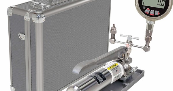 Ametek Crystal XP2i [1KPSIXP2I-FOV] Digital Pressure Gauge w/Pump ...