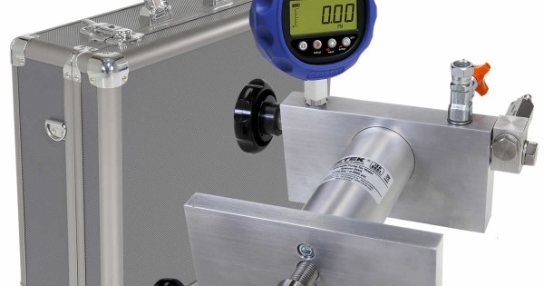 Ametek Crystal M1 [M1-30PSI-DWX-E] Digital Pressure Gauge, 1/4" NPT Male, 0 to 30 PSI w/ Pump ...